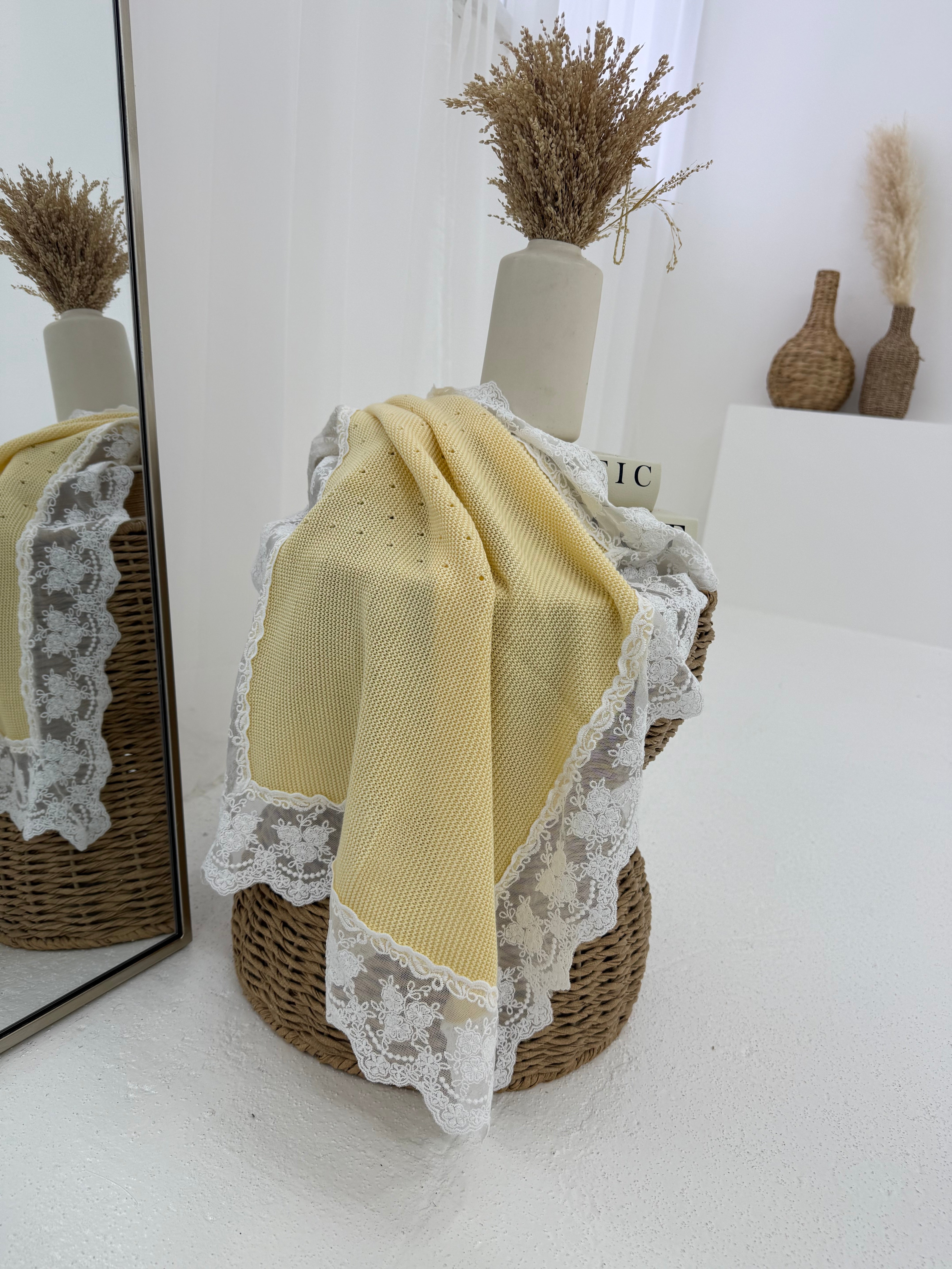 Luxury Knitted Baby Muslin Blanket with Lace Trim - Lemon – Perfect ...
